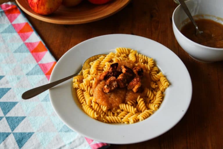 Nudeln mit Apfelmus - Veganisstgrün